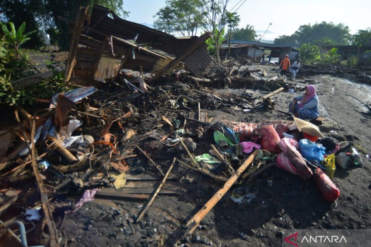 Dampak banjir lahar dingin Gunung Marapi di Agam - ANTARA News