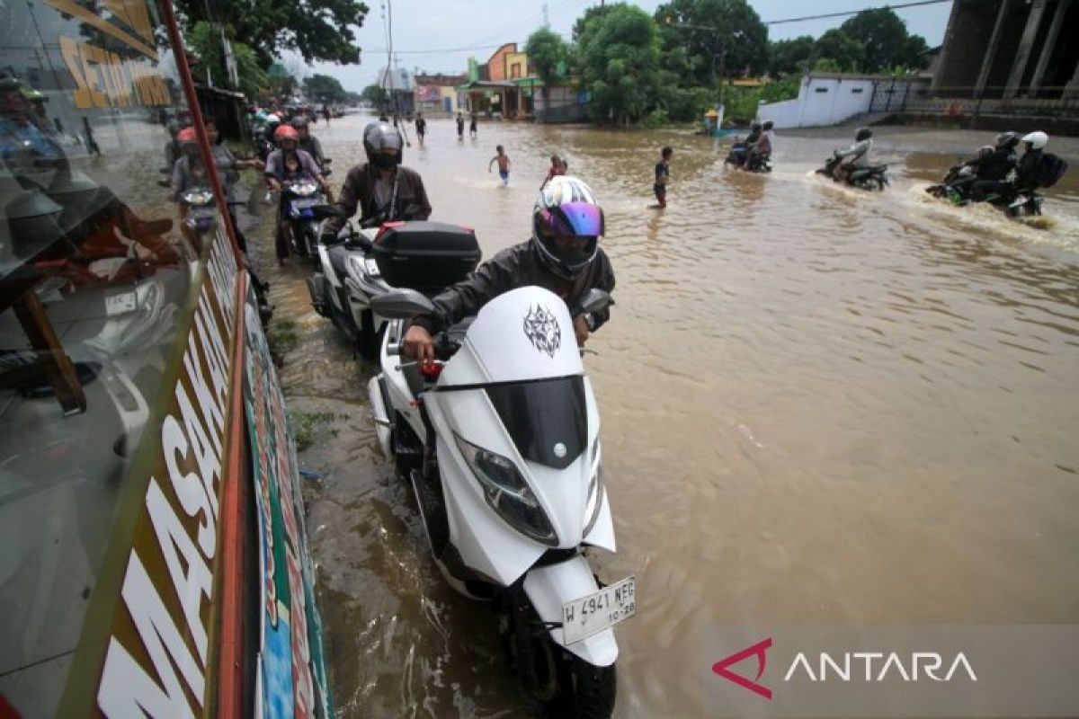 Ratusan rumah di lima kecamatan Kota Pasuruan terendam banjir - ANTARA News