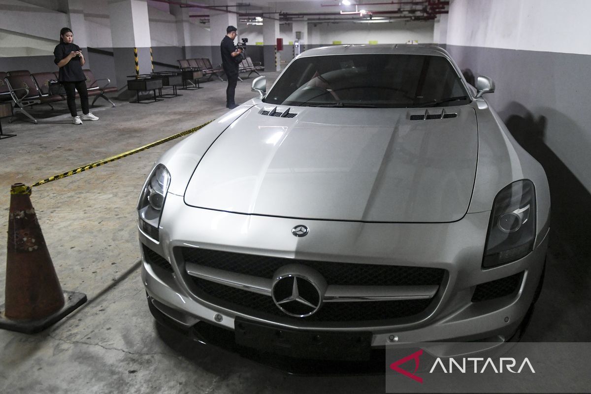 Kejaksaan Agung sita tiga mobil mewah milik Harvey Moeis - ANTARA News