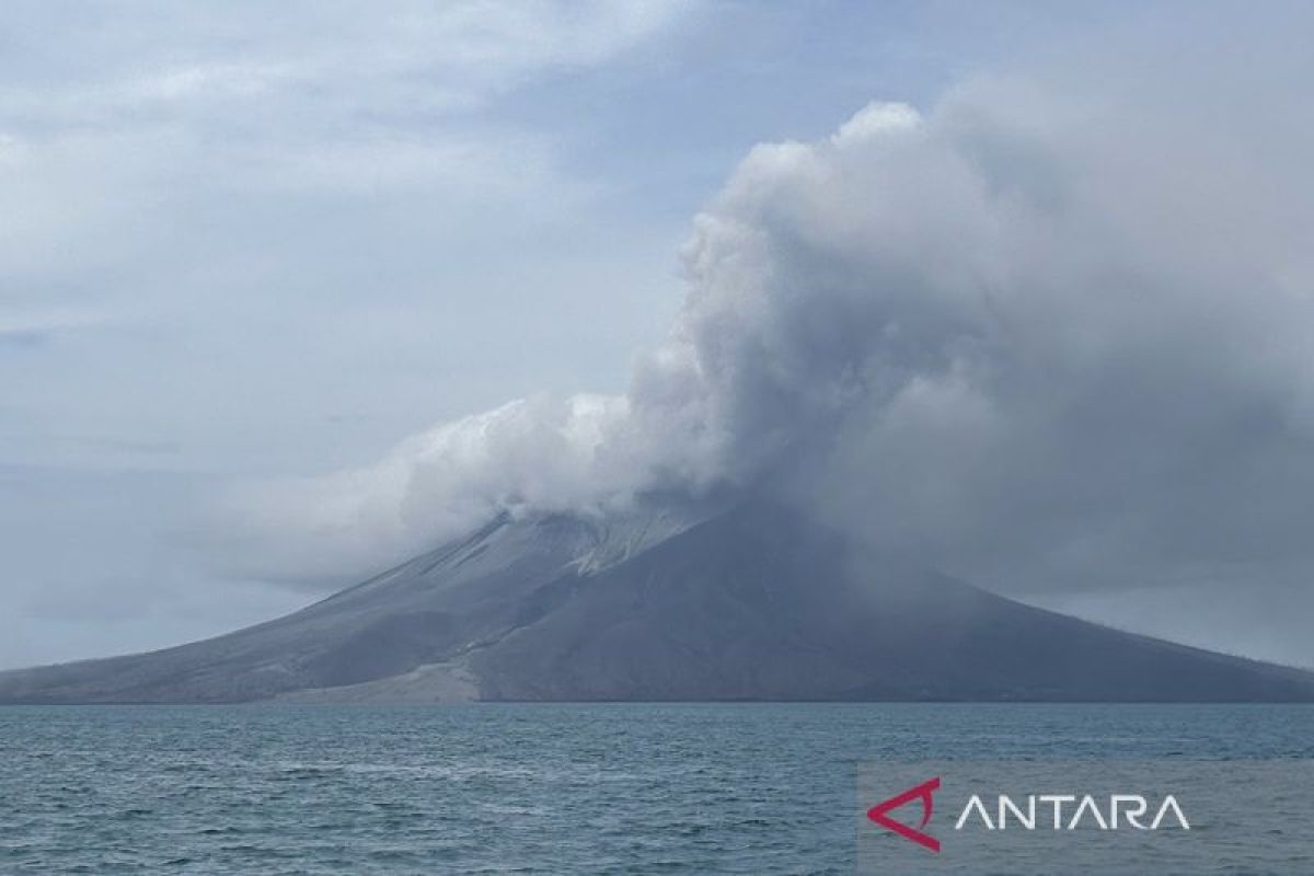 Basarnas kembali evakuasi warga terdampak erupsi Gunung Ruang - ANTARA News