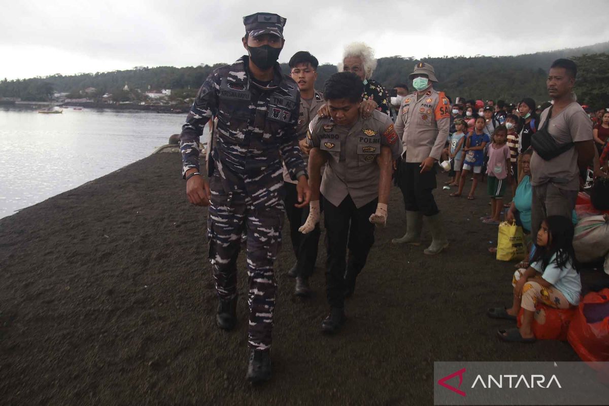 Usaha Evakuasi Pengungsi Gunung Ruang Terus Berlanjut Antara News
