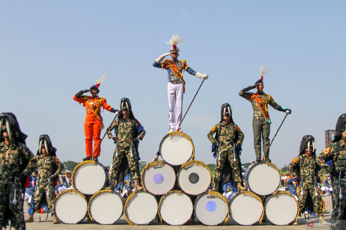 Aksi Genderang Suling Gita Jala Taruna AAL - ANTARA News Jawa Timur