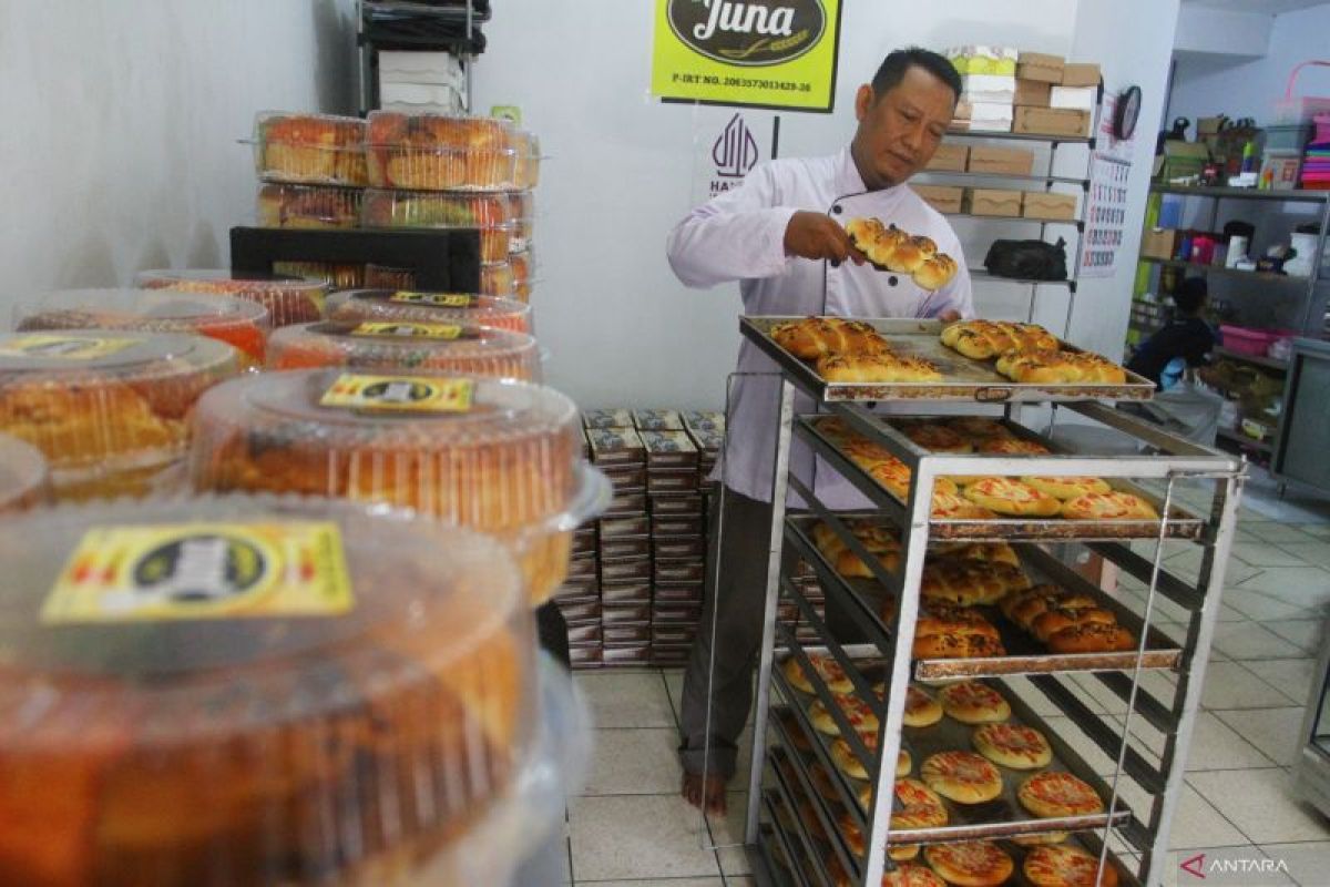 Strategi industri roti rumahan mengatasi kenaikan harga gula - ANTARA ...