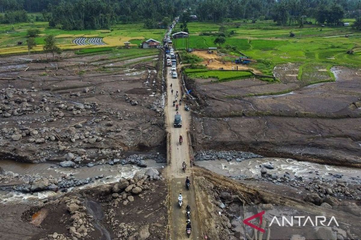 Jalan pedesaan menjadi jalur alternatif pascabanjir bandang lahar dingin Gunung Marapi - ANTARA News
