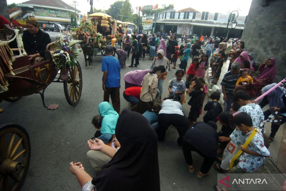Kirab Kereta Kencana peringati HUT Kabupaten Tegal - ANTARA News