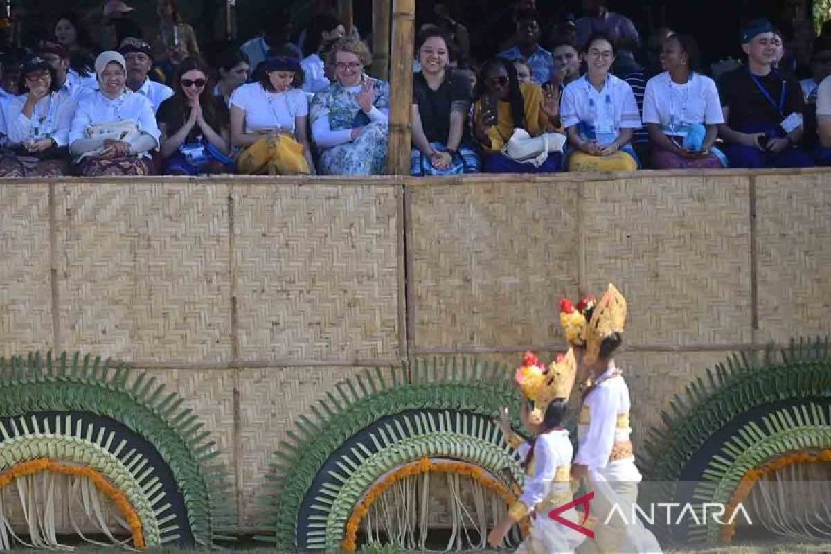 Balinese Water Purification Ceremony - ANTARA News