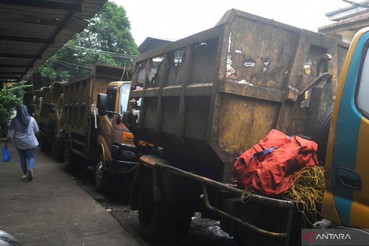 Sopir truk sampah di Bogor mogok - ANTARA News