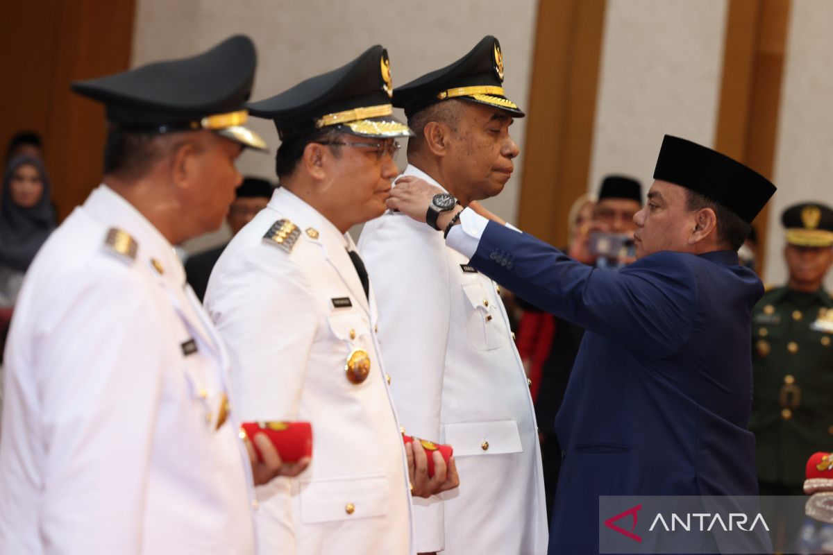 Pelantikan tiga penjabat Bupati di Sulawesi Tenggara - ANTARA News Sulawesi Tenggara