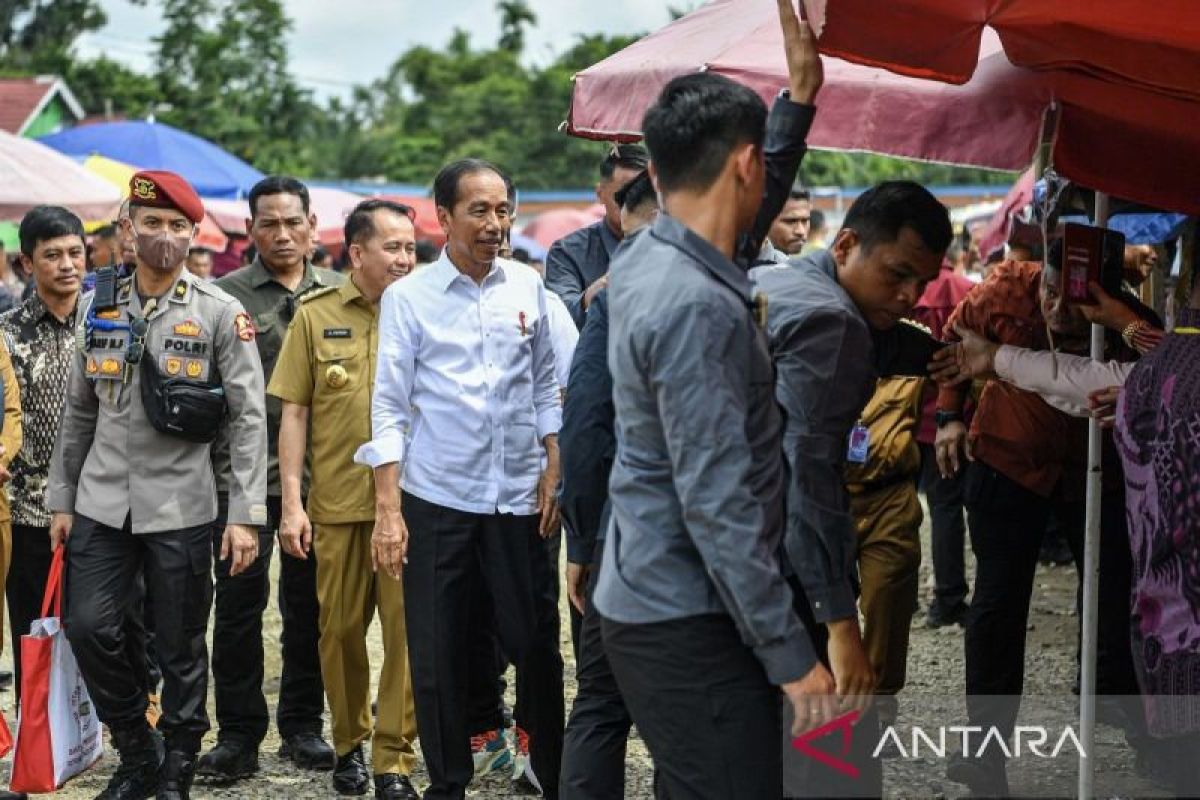 Presiden kunjungi Pasar Lawang Agung Muratara dan serahkan bantuan untuk pedagang - ANTARA News