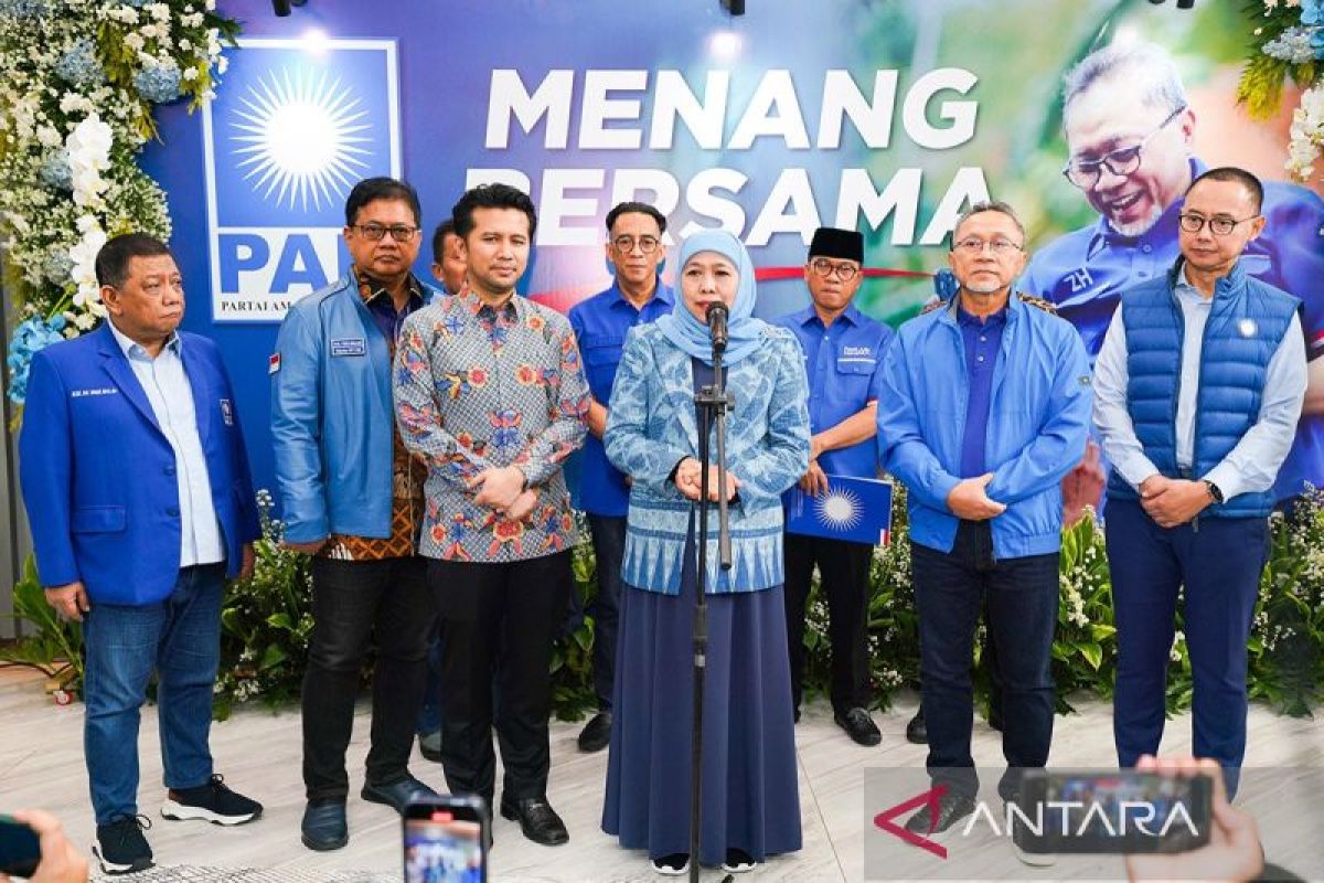 PAN serahkan SK rekomendasi kepada Khofifah-Emil untuk Pilkada Jatim - ANTARA News