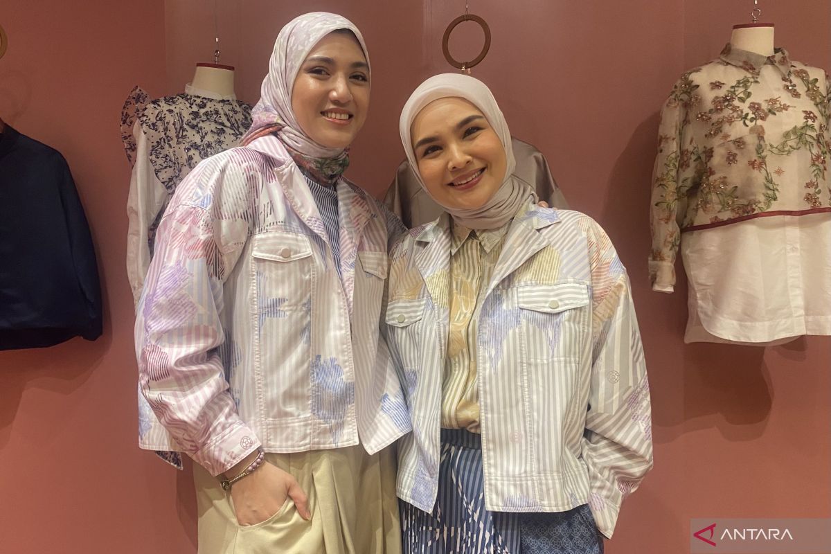 Koleksi kolaborasi RiaMiranda dan Artkea terinspirasi dari keluarga - ANTARA News