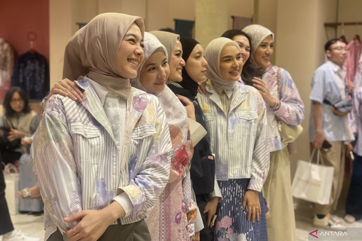 Desainer Ria Miranda ungkapkan perasaannya untuk koleksi “Ahila ...