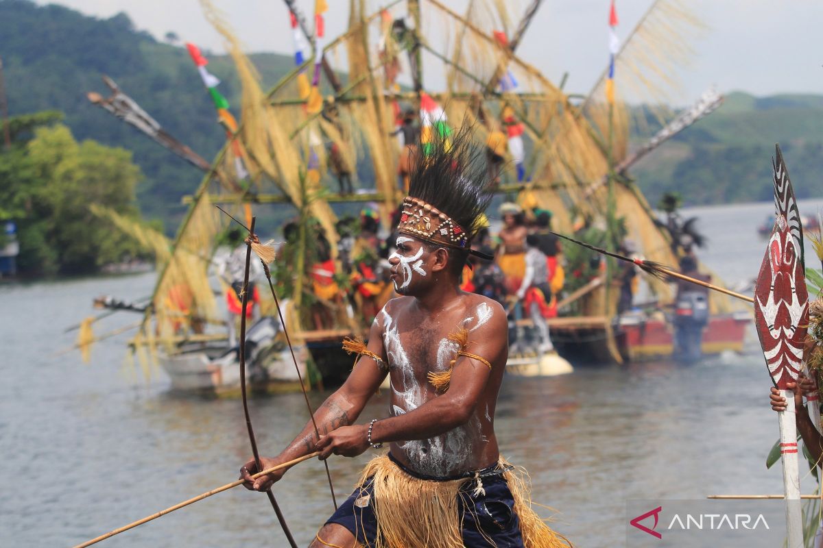 Meriahnya festival Danau Sentani di Pantai Khalkote Papua - ANTARA News