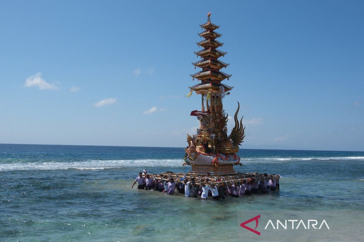Upacara ngaben massal di Nusa Penida - ANTARA News