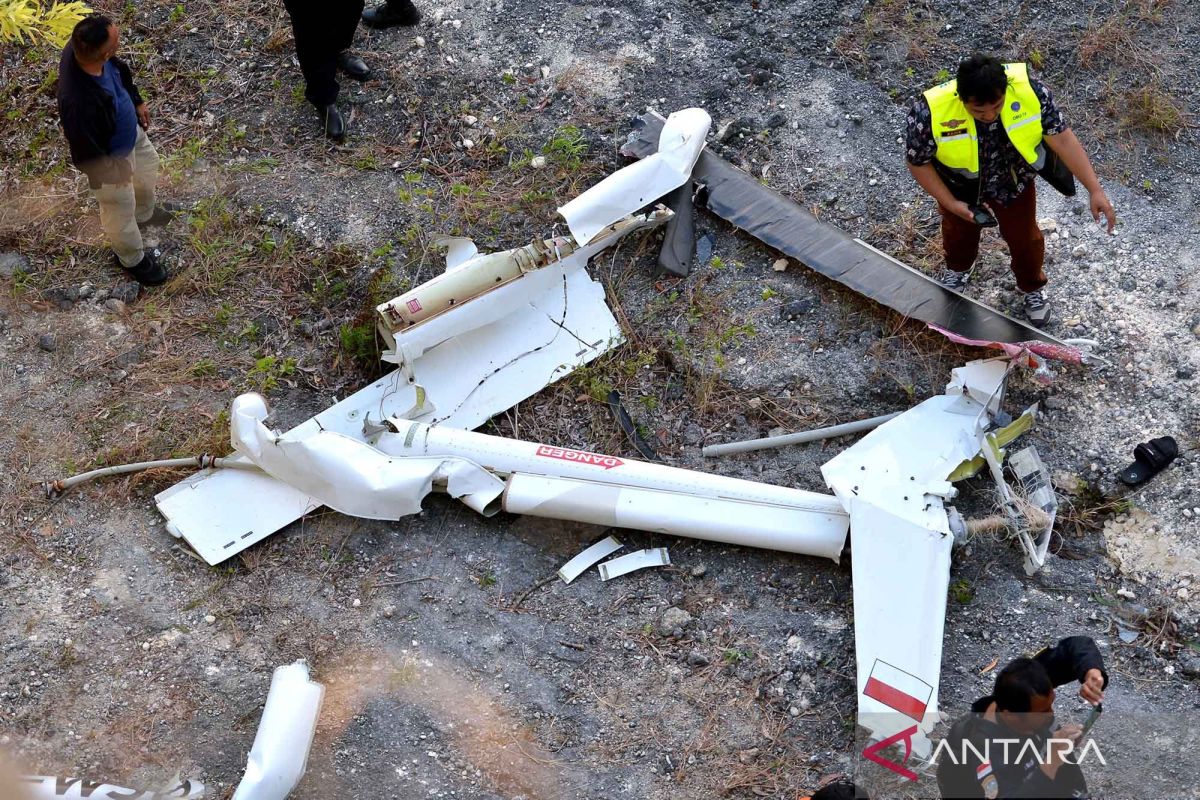 Helikopter wisata di Bali jatuh terlilit tali layang-layang - ANTARA News