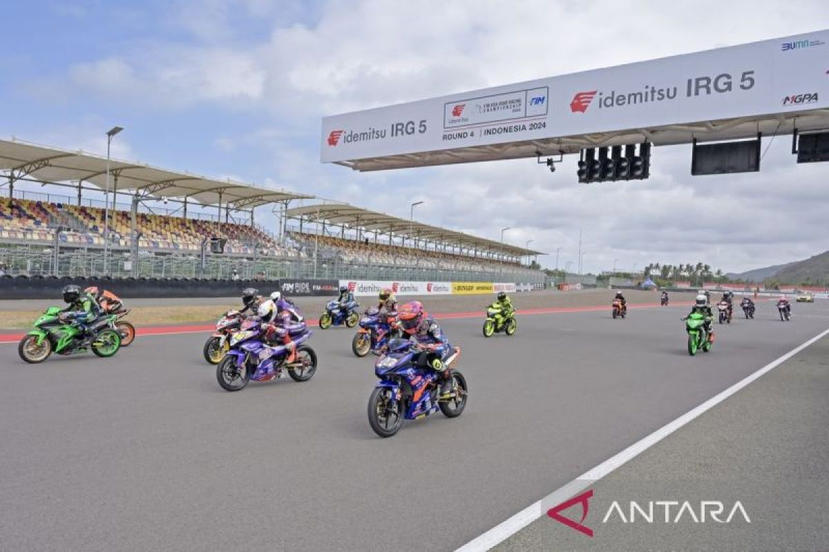 Fahmi Basam juara race 1 UB150 ARRC Mandalika 2024 dengan catatan waktu ...