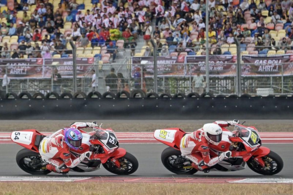 Pembalap Muhammad Adenanta Putra juara race dua SS600 AARC 2024 di ...