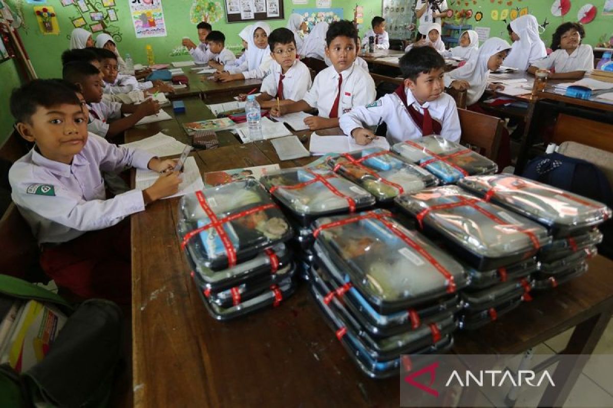 Program makan bergizi gratis kurangi gizi buruk dan siapkan generasi emas Indonesia - ANTARA News