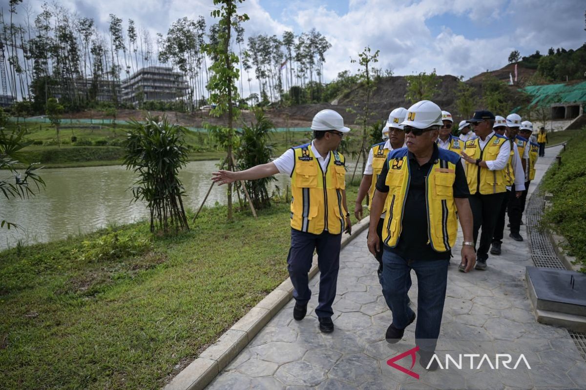 Menteri PUPR tinjau kesiapan infrastruktur jelang sidang kabinet perdana dan HUT RI di IKN ...