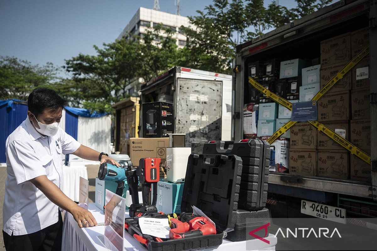 Satgas Impor Ilegal amankan barang impor ilegal senilai Rp20 miliar - ANTARA News