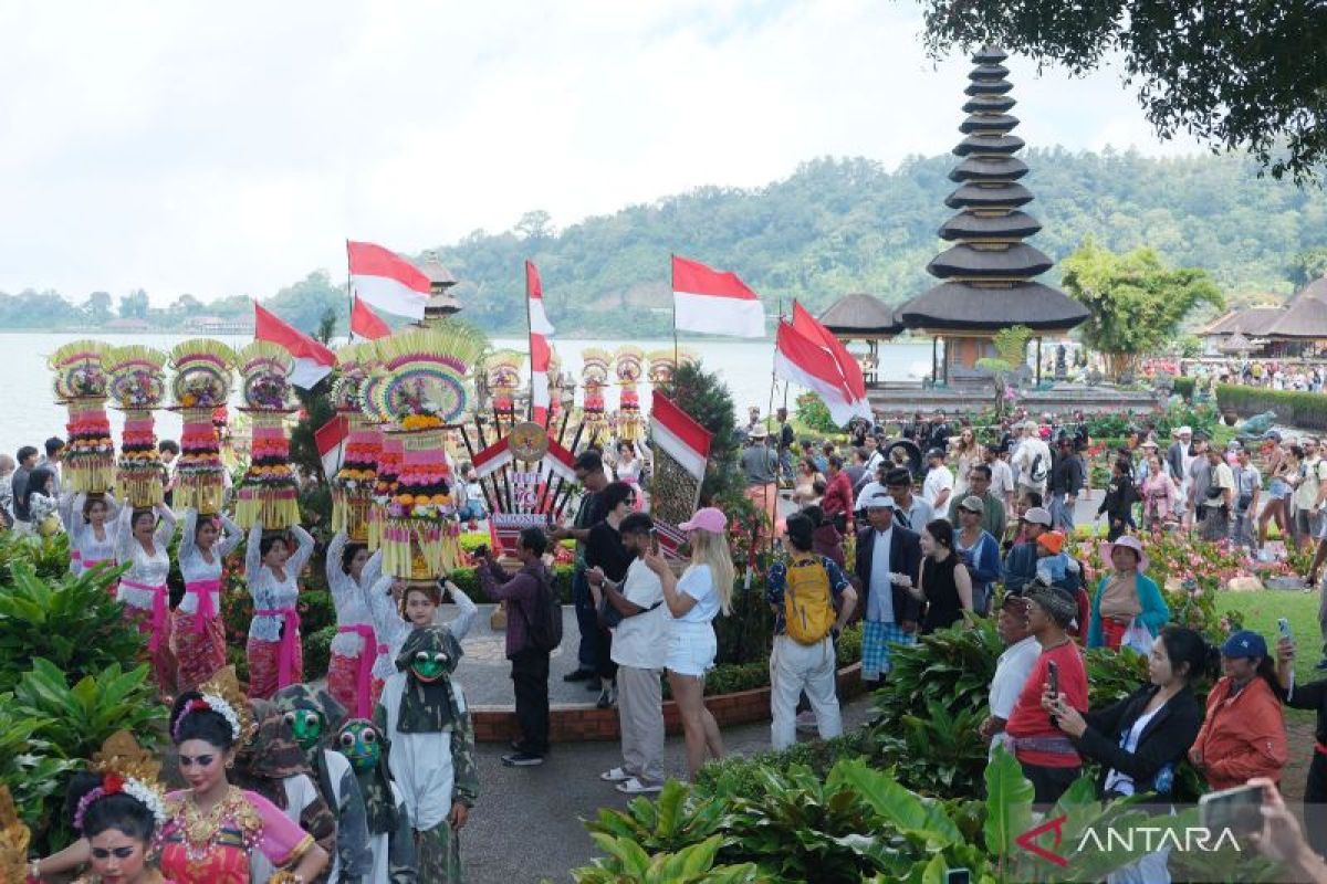Meriahnya penutupan Festival Ulun Danu Beratan 2024 di Bali - ANTARA News