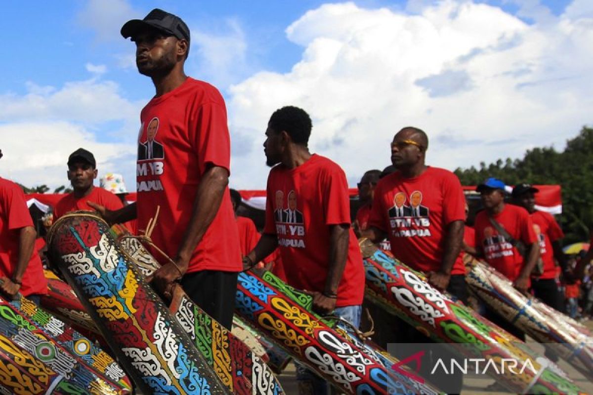 Benhur Tomi Mano dan Yeremias Bisai maju pada Pilgub Provinsi Papua ...