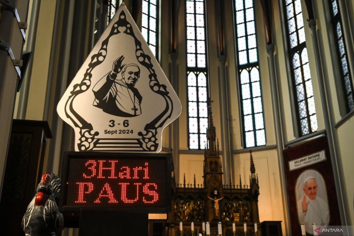 Dekorasi Gereja Katedral sambut kunjungan Paus Fransiskus - ANTARA News Dekorasi Gereja Katedral sambut kunjungan Paus Fransiskus - ANTARA News