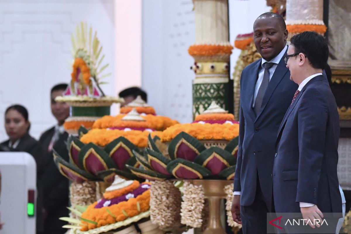 Perdana Menteri Eswatini Russell Mmiso Dlamini tiba di Bali - ANTARA News