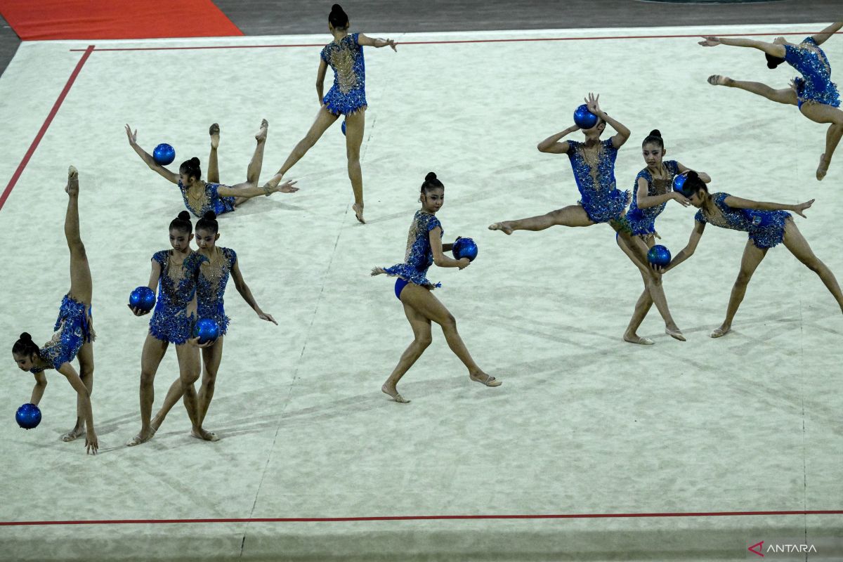 Rekaman gerak pesenam ritmik nomor bola PON XXI Aceh-Sumut - ANTARA News