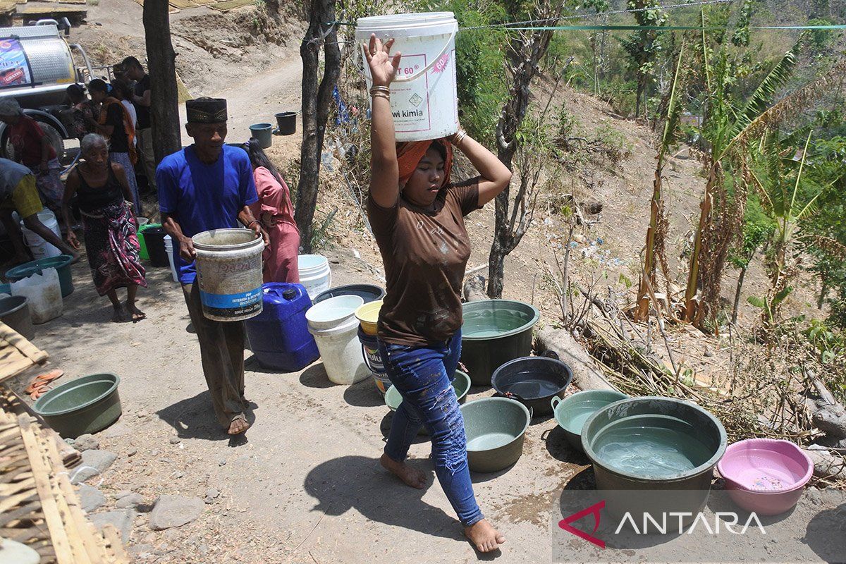Dampak kekeringan dan kesulitan air bersih mulai terjadi di sejumlah daerah - ANTARA News