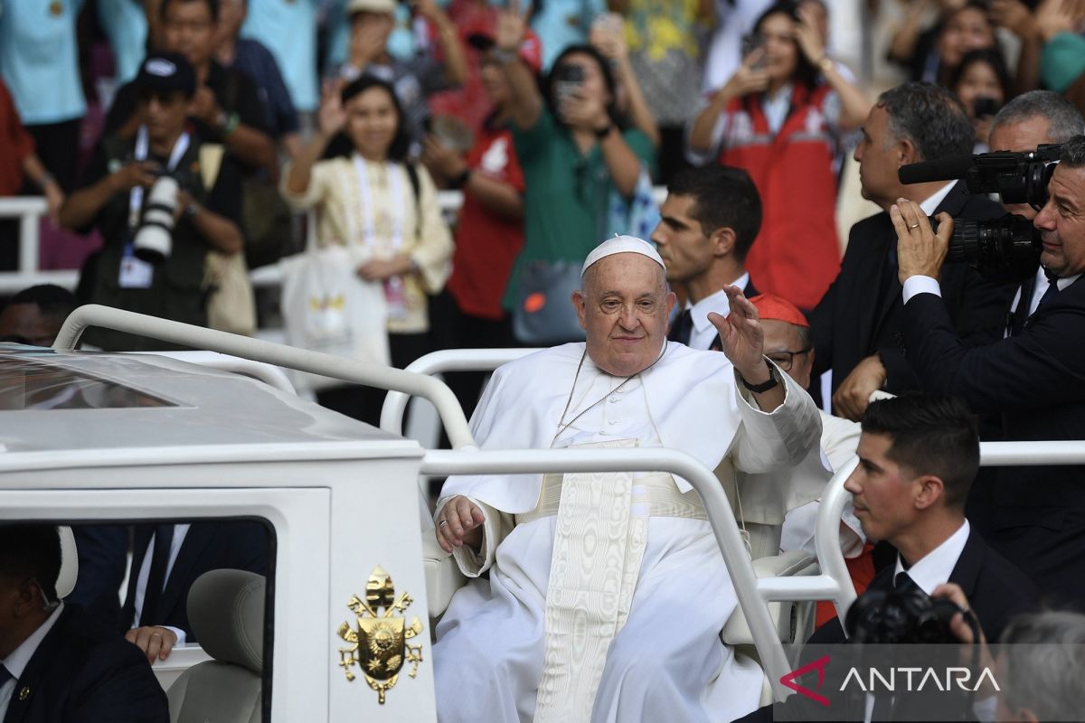 Paus Fransiskus hadiri misa akbar di Stadion Utama GBK - ANTARA News