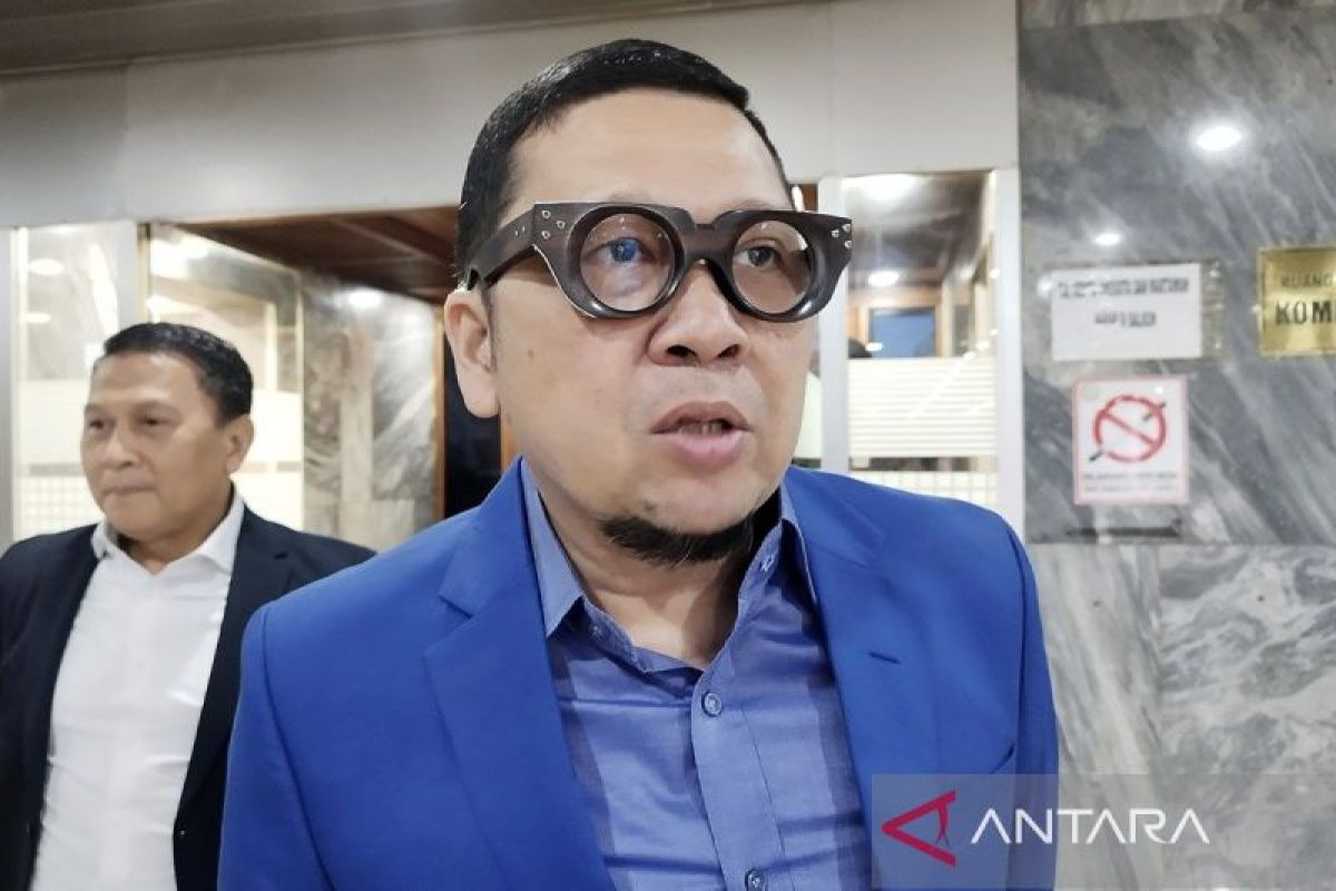 Komisi II DPR akan tentukan landasan hukum kotak kosong bersama KPU ... Komisi II DPR akan tentukan landasan hukum kotak kosong bersama KPU ...
