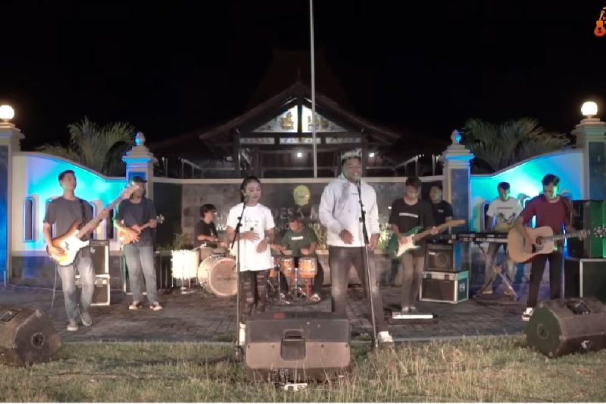 Lirik lagu "Cerito Loro" dari TTM Akustik ft. Putri Andien - ANTARA News