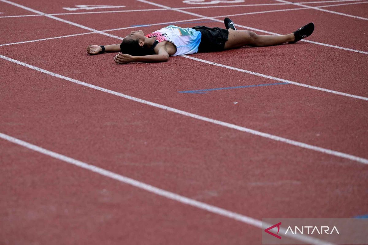 PON XXI Aceh-Sumut: Perjuangan atlet lari pada final lari halang ...