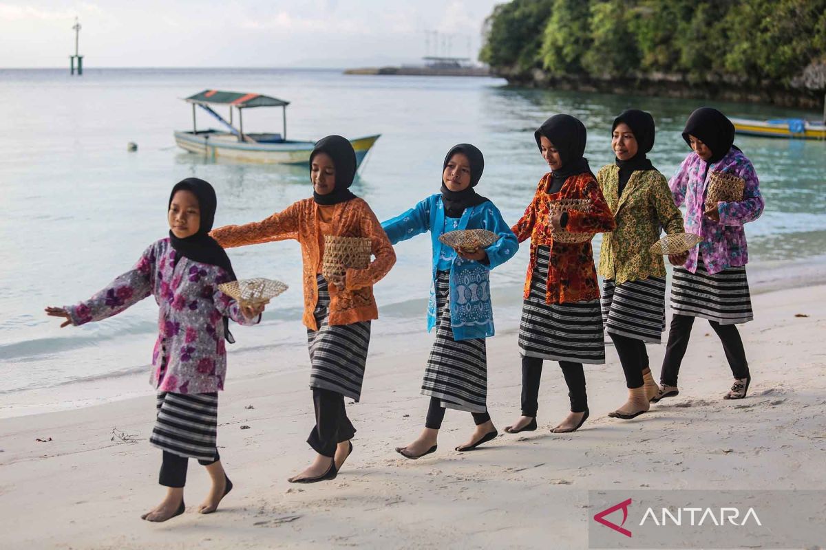 Tari Hekulu-Kulu sebagai bentuk pelestarian budaya tangkap ikan di Desa Kollo Soha - ANTARA News