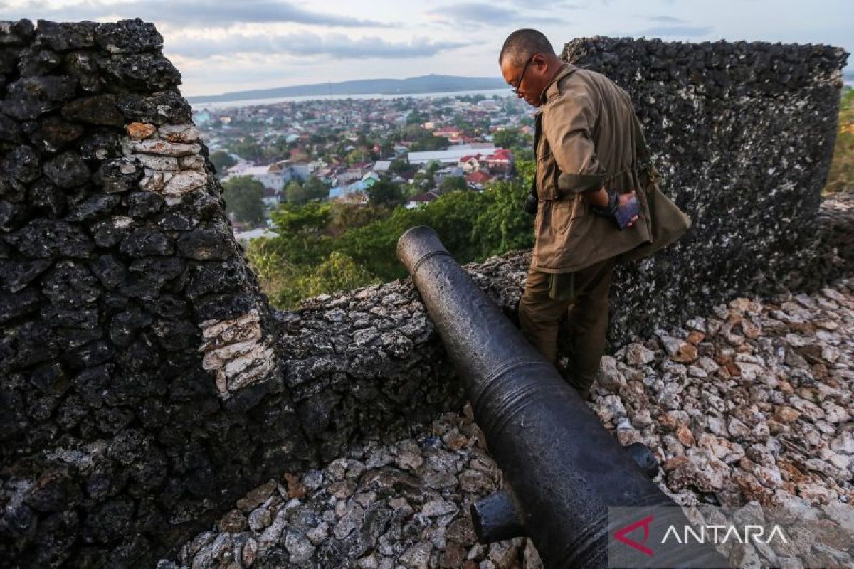 Wisata sejarah di Benteng Keraton Kesultanan Buton - ANTARA News