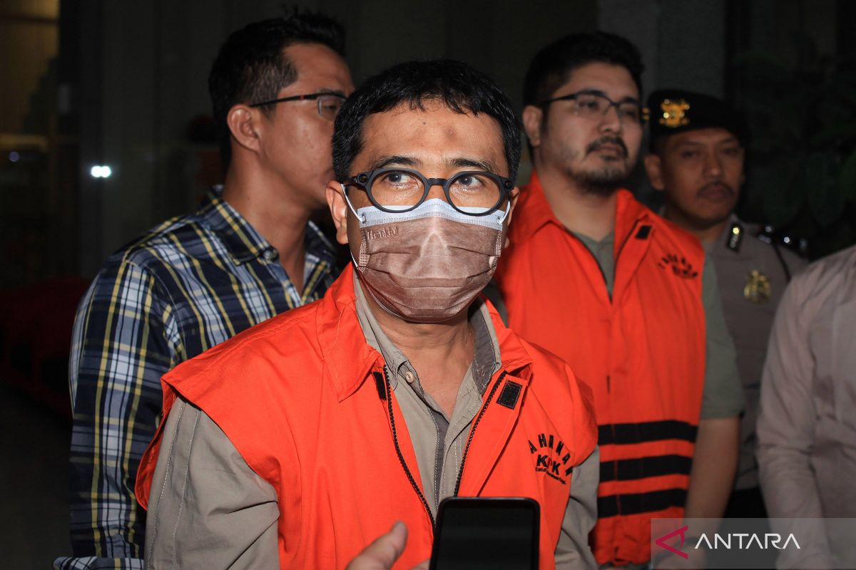 KPK tahan tersangka korupsi pengadaan APD senilai Rp319 miliar di Kemenkes - ANTARA News