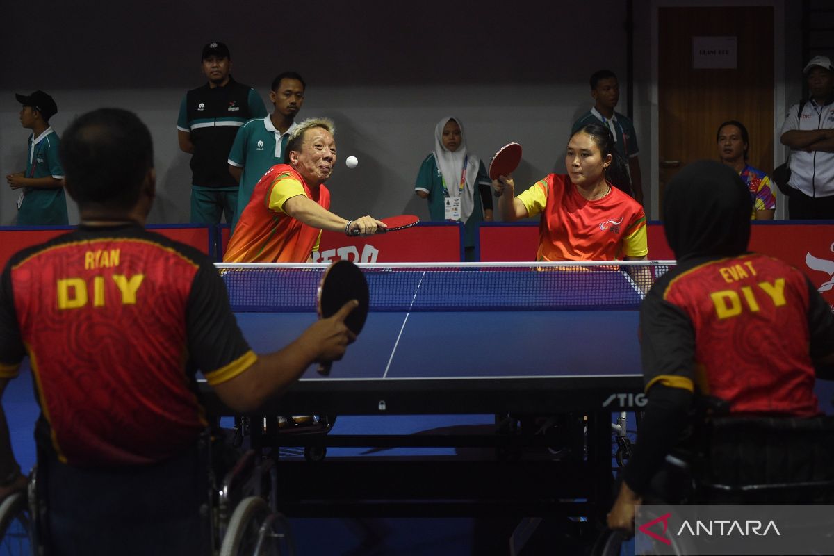 Pertandingan tenis meja ganda campuran T10 Peparnas - ANTARA News