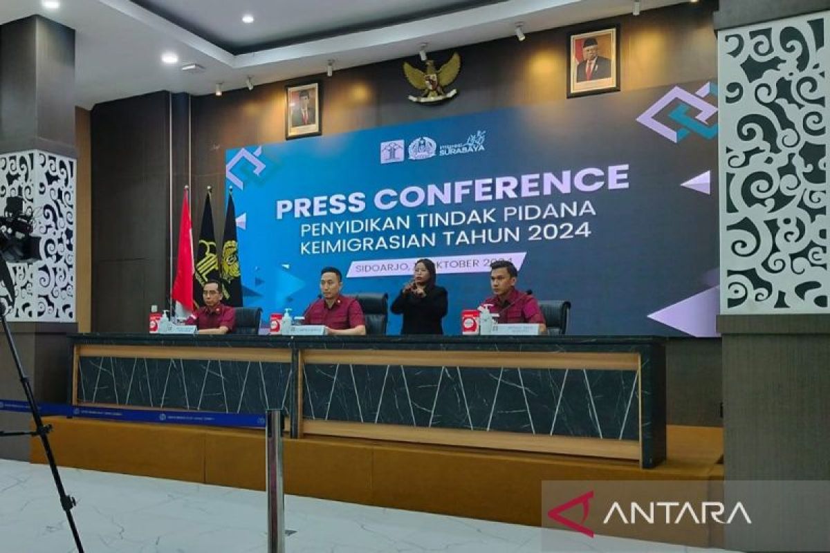 Imigrasi Surabaya tindak tegas WNA Rusia pelanggar keimigrasian ... Imigrasi Surabaya tindak tegas WNA Rusia pelanggar keimigrasian ...