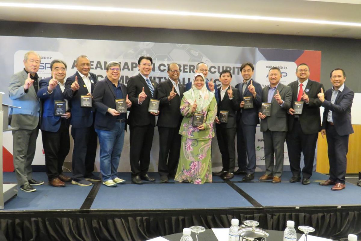 Dua penggiat keamanan siber Indonesia terima penghargaan AJCCA - ANTARA ...