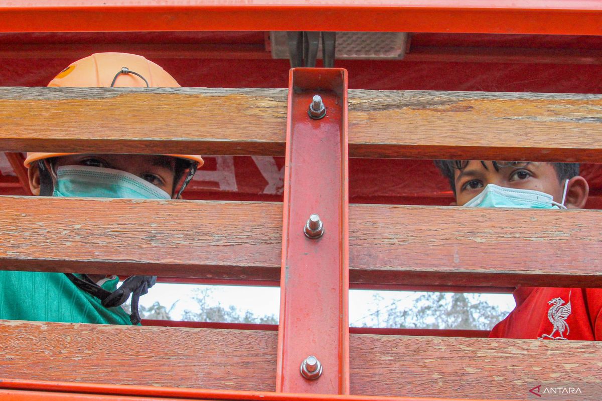 Evakuasi warga terdampak erupsi Gunung Lewotobi berlanjut - ANTARA News