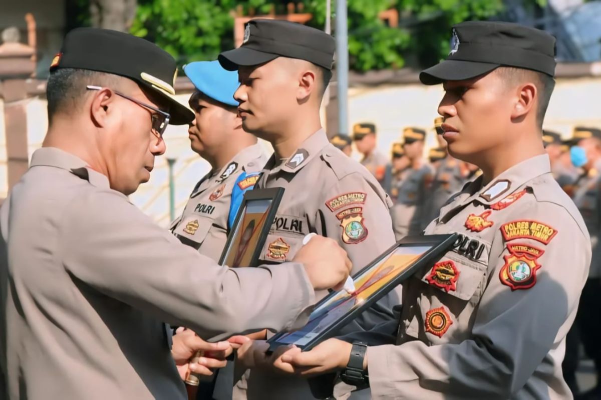 Dua personel Polres Jaktim dipecat karena desersi dan narkoba - ANTARA News