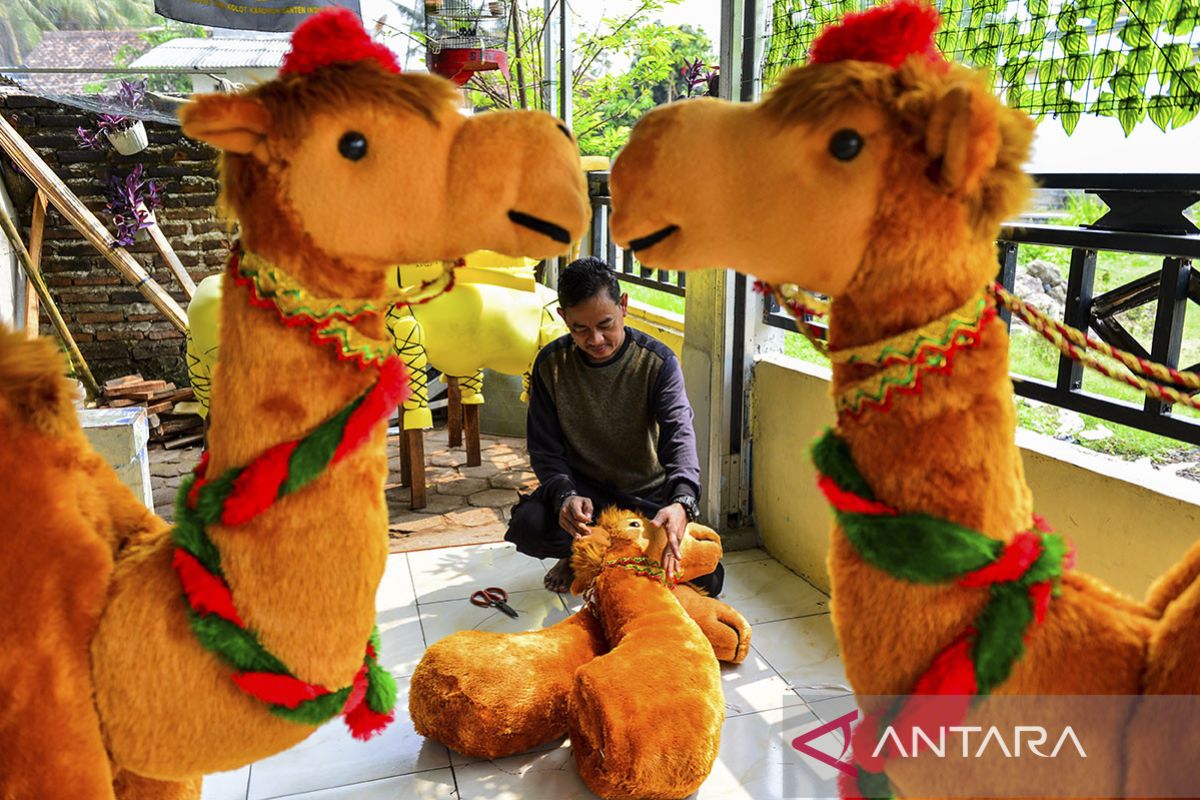 Pembuatan replika unta di Kabupaten Serang - ANTARA News Banten