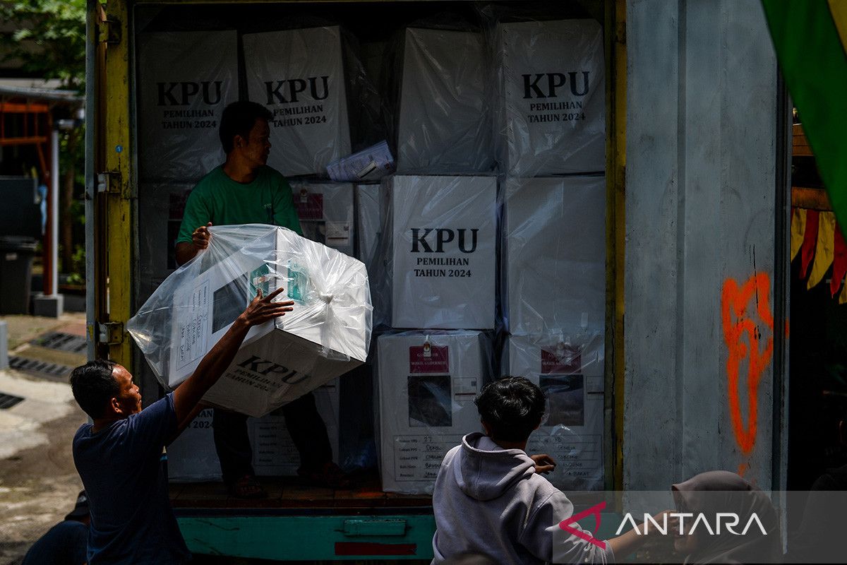 Distribusi logistik Pilkada di Bandung - ANTARA News Jawa Barat