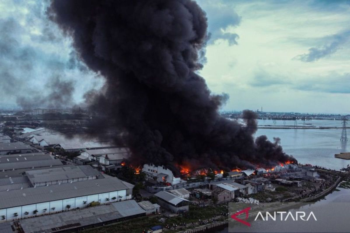 Kebakaran pabrik sepeda listrik di Kawasan Industri Terboyo Semarang - ANTARA News