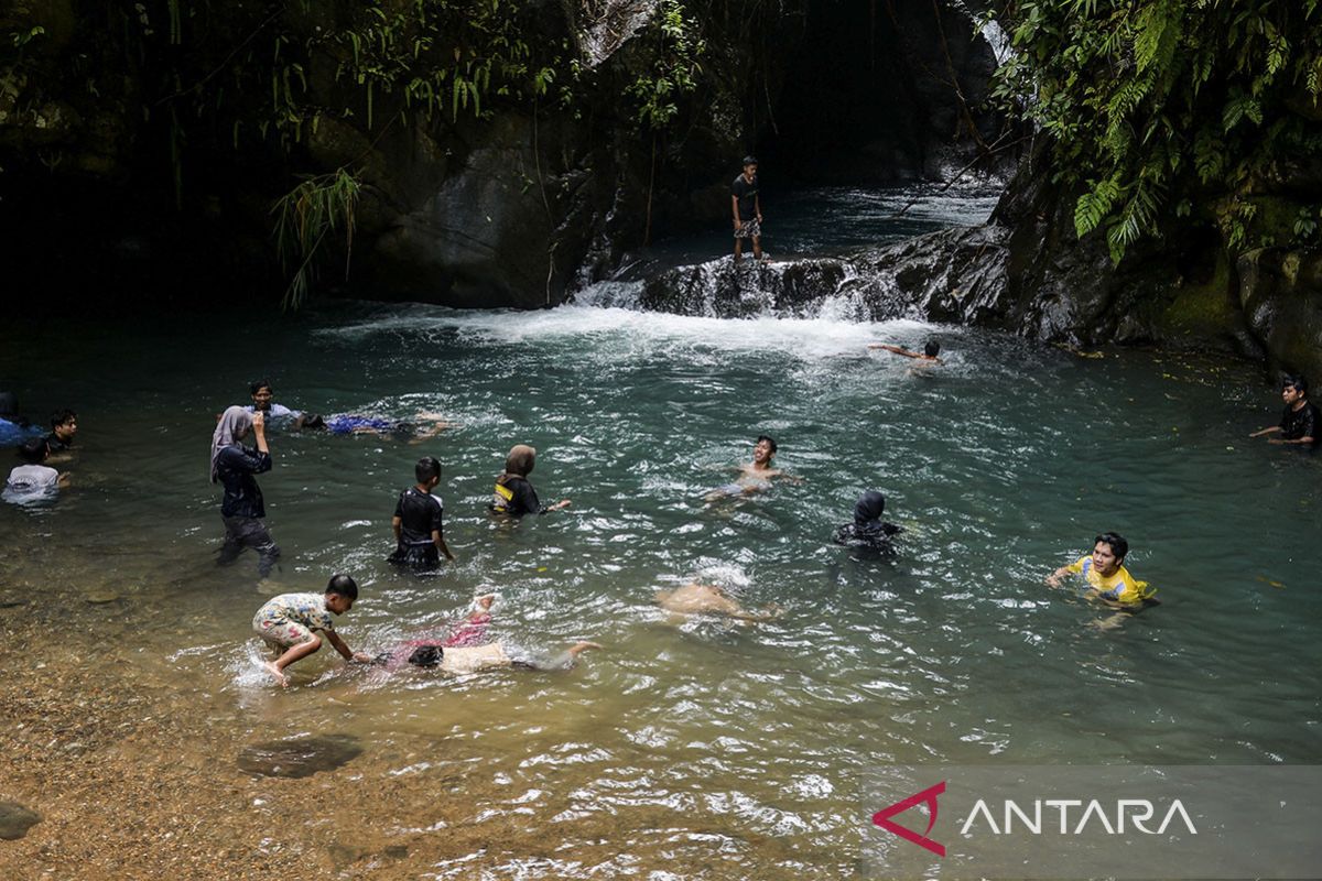Wisata Curug Leuwi Mangrod - ANTARA News Banten