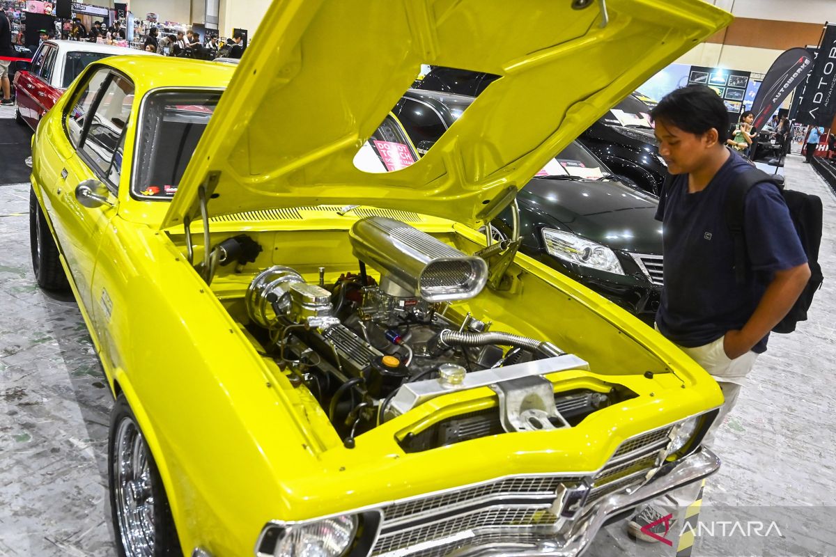 Melihat modifikasi mobil keren di Jakarta International Automodified 2024 - ANTARA News