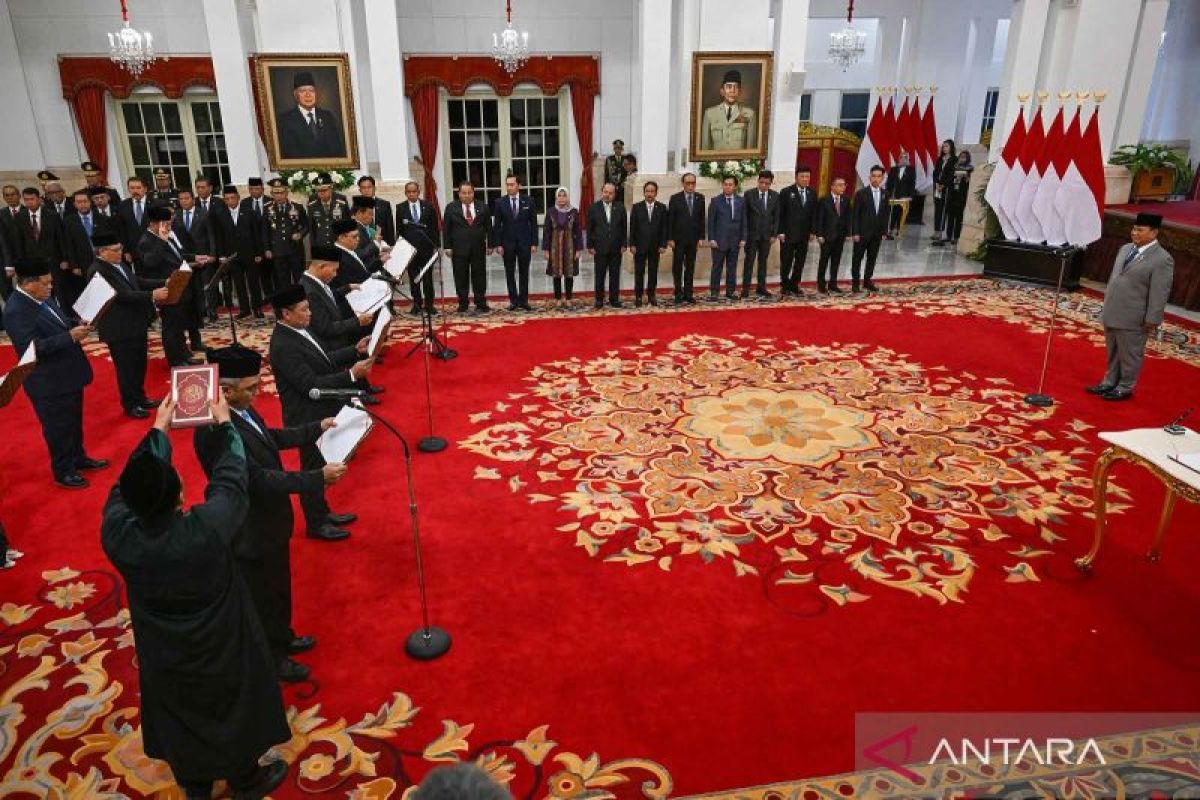 Presiden Prabowo Subianto lantik pimpinan dan Dewas KPK - ANTARA News