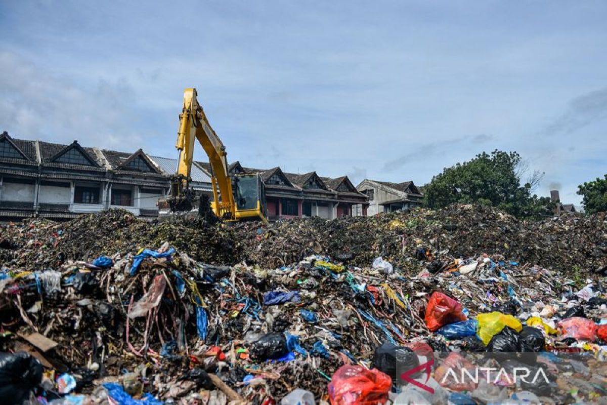 Permasalahan sampah di Pasar Induk Caringin - ANTARA News Jawa Barat