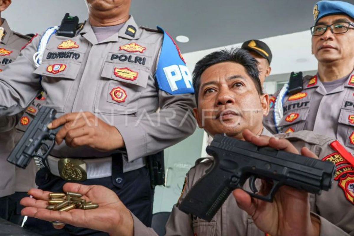 Pemeriksaan senjata api polisi - ANTARA News Megapolitan